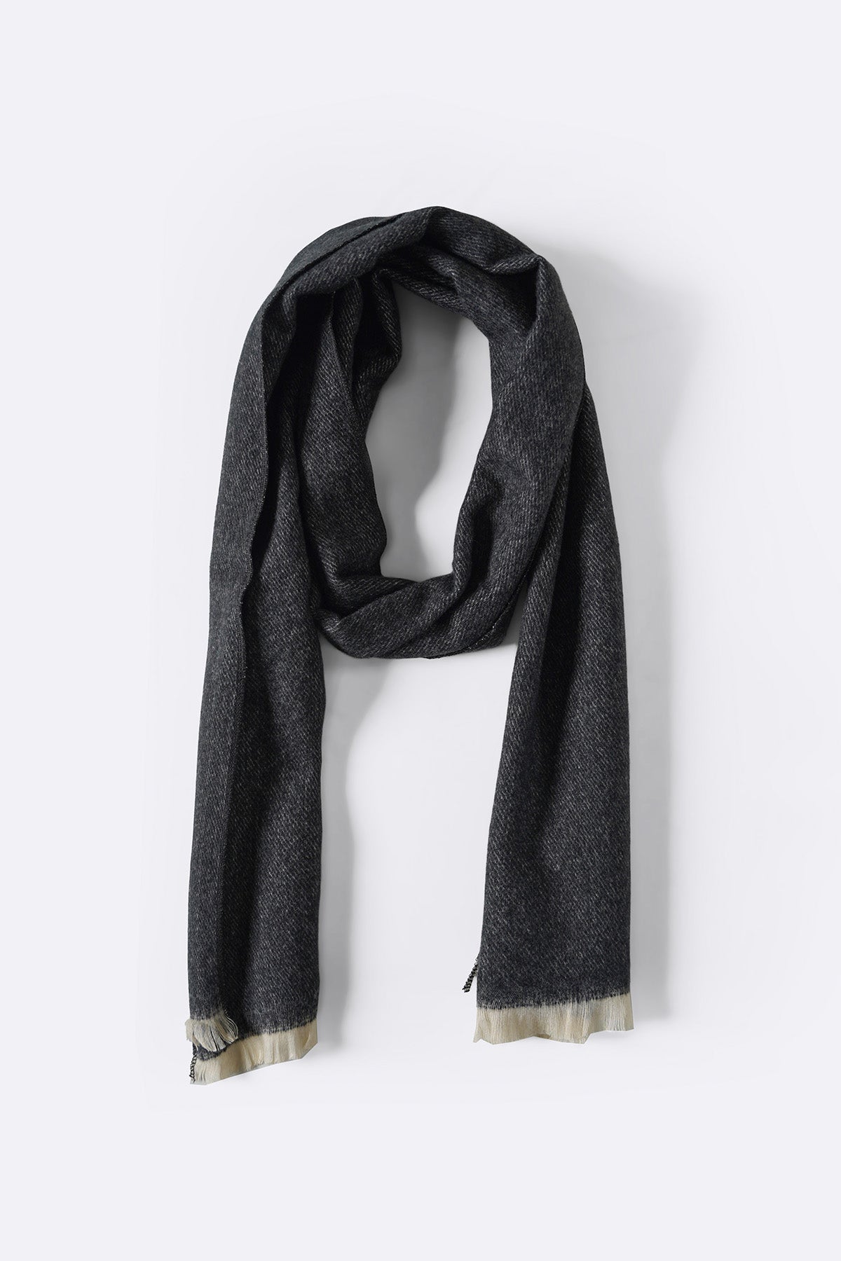 THE ESSENTIAL TRANSIT SCARF – LAMA GLOBAL